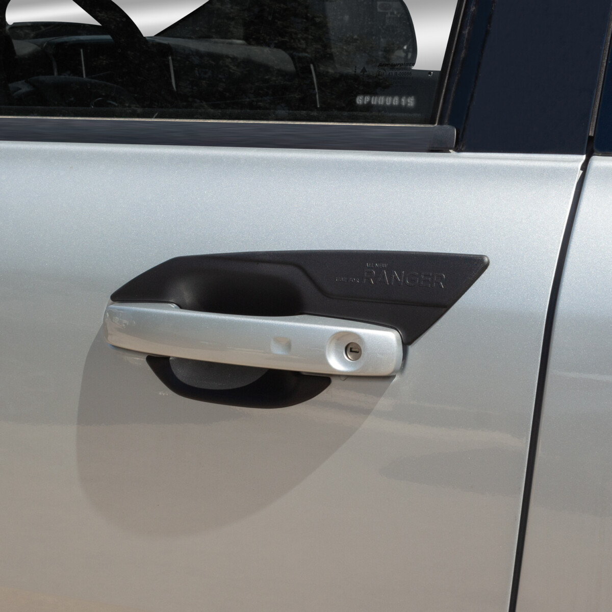 Acabamento da maçaneta da porta traseira Ford 2023+